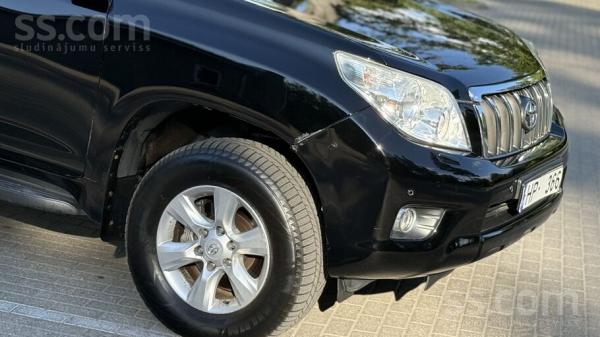 Black Toyota Land Cruiser 2011 in Jurmala, with an engine capacity of 3.00 L and mileage of 0 thousand km for 19950 €, photo 7 on AUTOMOTO.COM.LV