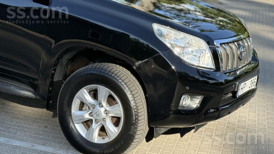Black Toyota Land Cruiser 2011 in Jurmala, with an engine capacity of 3.00 L and mileage of 0 thousand km for 19950 €, photo 8 on AUTOMOTO.COM.LV
