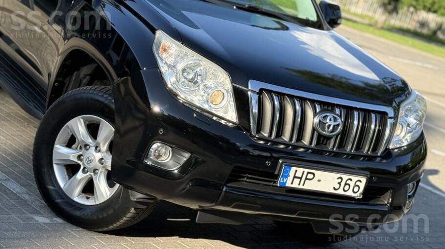 Black Toyota Land Cruiser 2011 in Jurmala, with an engine capacity of 3.00 L and mileage of 0 thousand km for 19950 €, photo 12 on AUTOMOTO.COM.LV