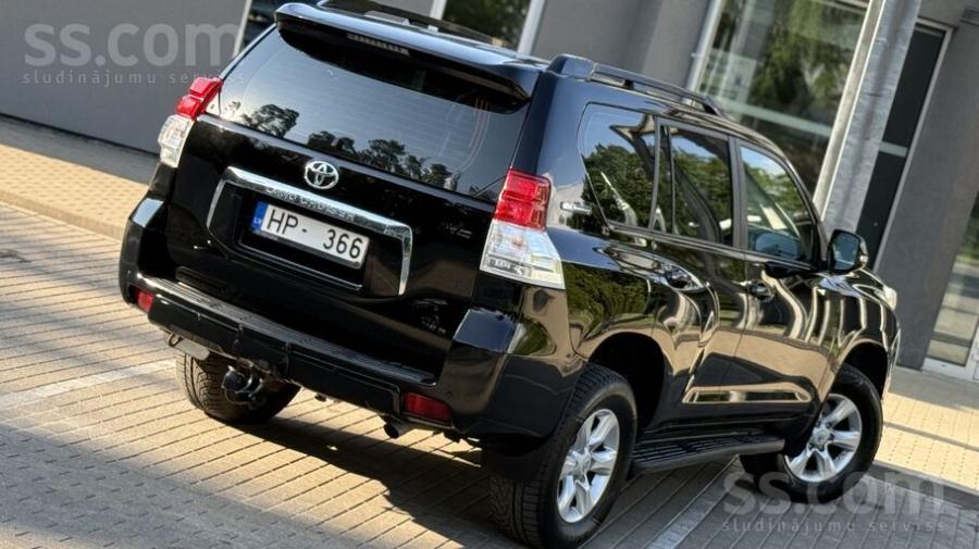 Black Toyota Land Cruiser 2011 in Jurmala, with an engine capacity of 3.00 L and mileage of 0 thousand km for 19950 €, photo 14 on AUTOMOTO.COM.LV
