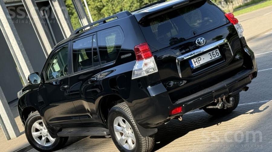 Black Toyota Land Cruiser 2011 in Jurmala, with an engine capacity of 3.00 L and mileage of 0 thousand km for 19950 €, photo 16 on AUTOMOTO.COM.LV