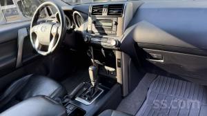 Black Toyota Land Cruiser 2011 in Jurmala, with an engine capacity of 3.00 L and mileage of 0 thousand km for 19950 €, photo 19 on AUTOMOTO.COM.LV
