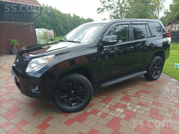 Melns Toyota Land Cruiser 2011 Saldus, ar dzinēja tilpumu 3.00 L un nobraukumu 286 tūkst. km par 21500 €, foto 1 vietnē AUTOMOTO.COM.LV