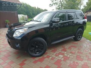 Melns Toyota Land Cruiser 2011 Saldus, ar dzinēja tilpumu 3.00 L un nobraukumu 286 tūkst. km par 21500 €, foto  vietnē AUTOMOTO.COM.LV
