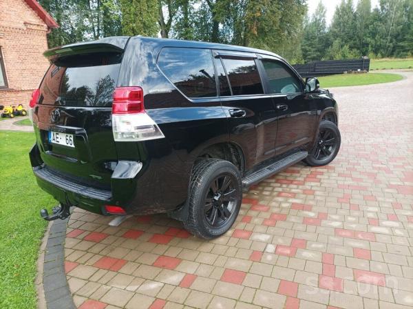 Melns Toyota Land Cruiser 2011 Saldus, ar dzinēja tilpumu 3.00 L un nobraukumu 286 tūkst. km par 21500 €, foto 4 vietnē AUTOMOTO.COM.LV