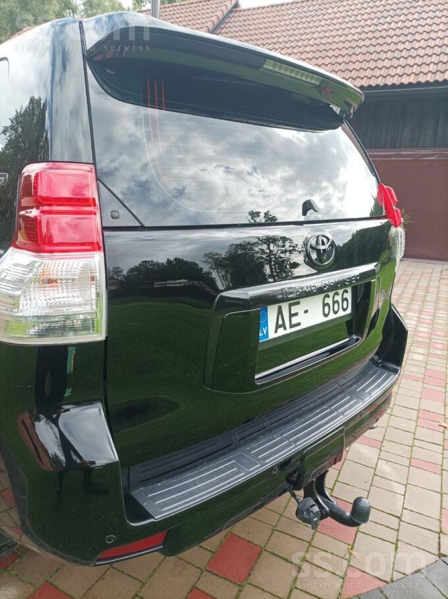Melns Toyota Land Cruiser 2011 Saldus, ar dzinēja tilpumu 3.00 L un nobraukumu 286 tūkst. km par 21500 €, foto 5 vietnē AUTOMOTO.COM.LV