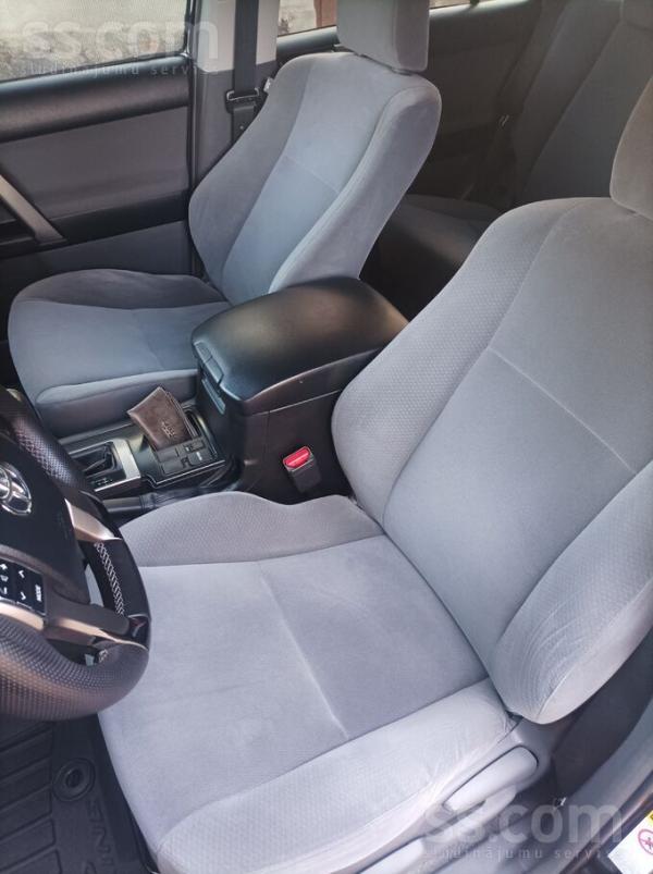 Melns Toyota Land Cruiser 2011 Saldus, ar dzinēja tilpumu 3.00 L un nobraukumu 286 tūkst. km par 21500 €, foto 9 vietnē AUTOMOTO.COM.LV