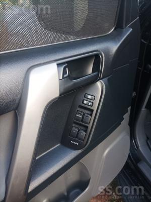 Melns Toyota Land Cruiser 2011 Saldus, ar dzinēja tilpumu 3.00 L un nobraukumu 286 tūkst. km par 21500 €, foto 10 vietnē AUTOMOTO.COM.LV