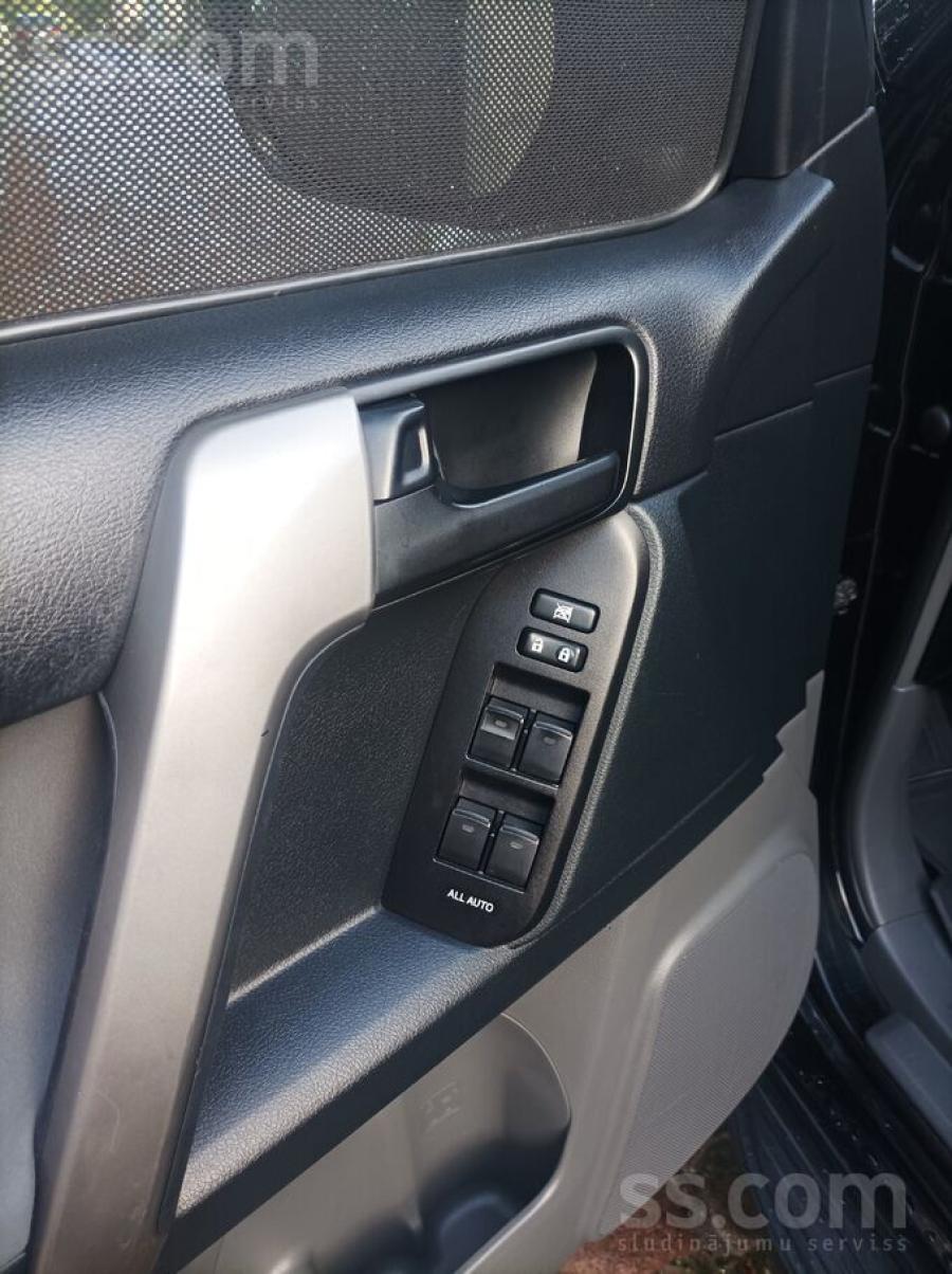 Melns Toyota Land Cruiser 2011 Saldus, ar dzinēja tilpumu 3.00 L un nobraukumu 286 tūkst. km par 21500 €, foto 10 vietnē AUTOMOTO.COM.LV