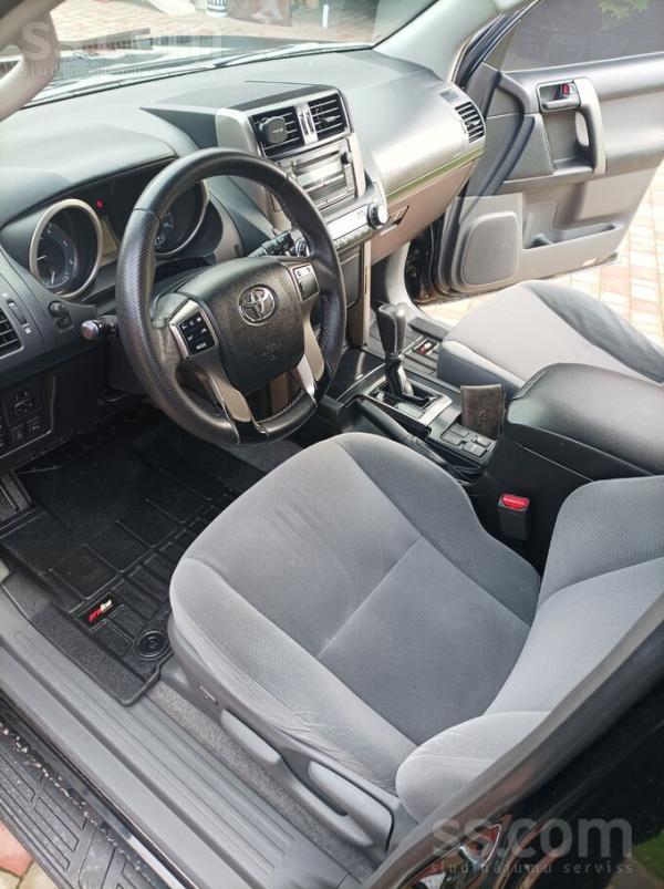 Melns Toyota Land Cruiser 2011 Saldus, ar dzinēja tilpumu 3.00 L un nobraukumu 286 tūkst. km par 21500 €, foto 11 vietnē AUTOMOTO.COM.LV