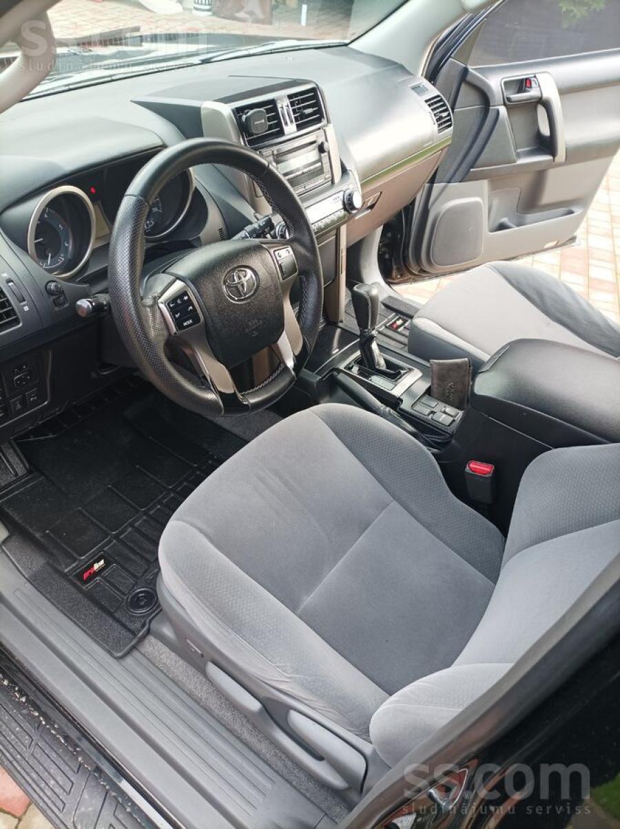 Melns Toyota Land Cruiser 2011 Saldus, ar dzinēja tilpumu 3.00 L un nobraukumu 286 tūkst. km par 21500 €, foto 11 vietnē AUTOMOTO.COM.LV