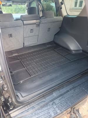 Melns Toyota Land Cruiser 2011 Saldus, ar dzinēja tilpumu 3.00 L un nobraukumu 286 tūkst. km par 21500 €, foto 12 vietnē AUTOMOTO.COM.LV