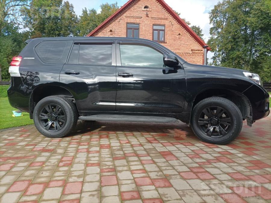 Melns Toyota Land Cruiser 2011 Saldus, ar dzinēja tilpumu 3.00 L un nobraukumu 286 tūkst. km par 21500 €, foto 16 vietnē AUTOMOTO.COM.LV