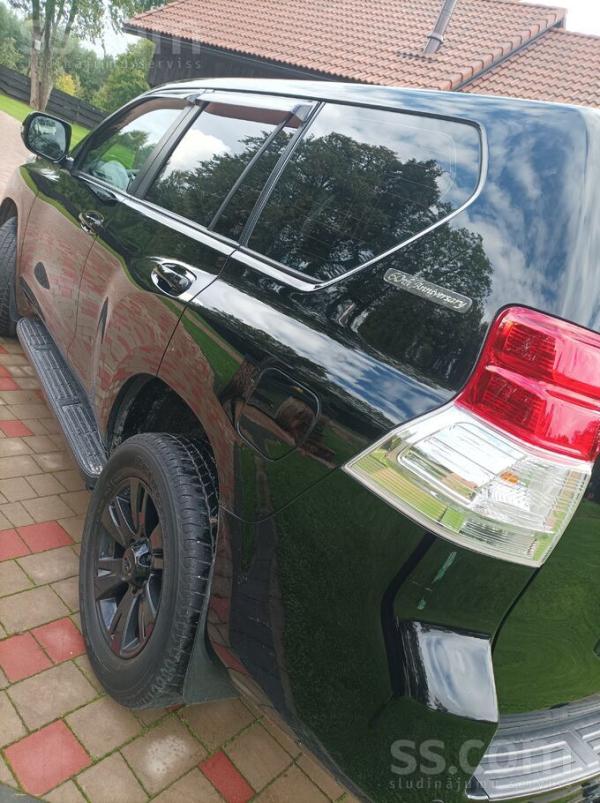 Toyota Land Cruiser 2011 Saldus vietnē Melns Toyota Land Cruiser 2011 Saldus, ar dzinēja tilpumu 3.00 L un nobraukumu 286 tūkst. km par 21500 €, foto 6 vietnē AUTOMOTO.COM.LV