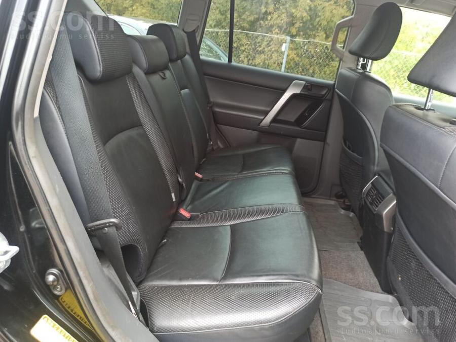 Melns Toyota Land Cruiser 2011 Daugavpils, ar dzinēja tilpumu 3.00 L un nobraukumu 0 tūkst. km par 18200 €, foto 14 vietnē AUTOMOTO.COM.LV
