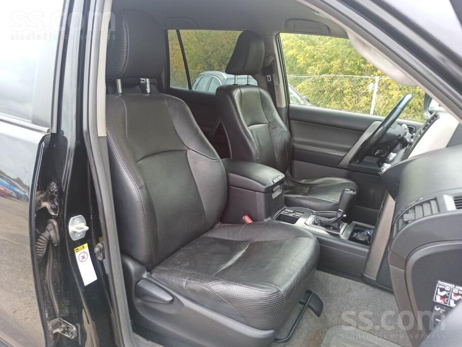 Melns Toyota Land Cruiser 2011 Daugavpils, ar dzinēja tilpumu 3.00 L un nobraukumu 0 tūkst. km par 18200 €, foto 15 vietnē AUTOMOTO.COM.LV