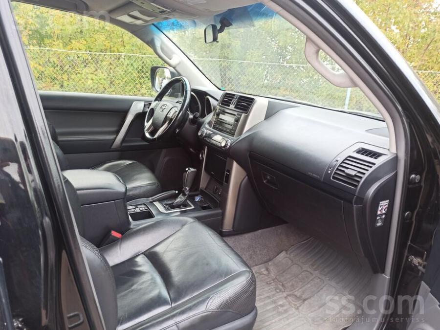 Melns Toyota Land Cruiser 2011 Daugavpils, ar dzinēja tilpumu 3.00 L un nobraukumu 0 tūkst. km par 18200 €, foto 16 vietnē AUTOMOTO.COM.LV