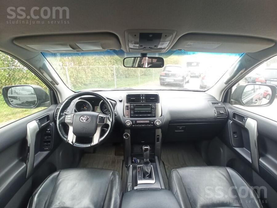Melns Toyota Land Cruiser 2011 Daugavpils, ar dzinēja tilpumu 3.00 L un nobraukumu 0 tūkst. km par 18200 €, foto 17 vietnē AUTOMOTO.COM.LV