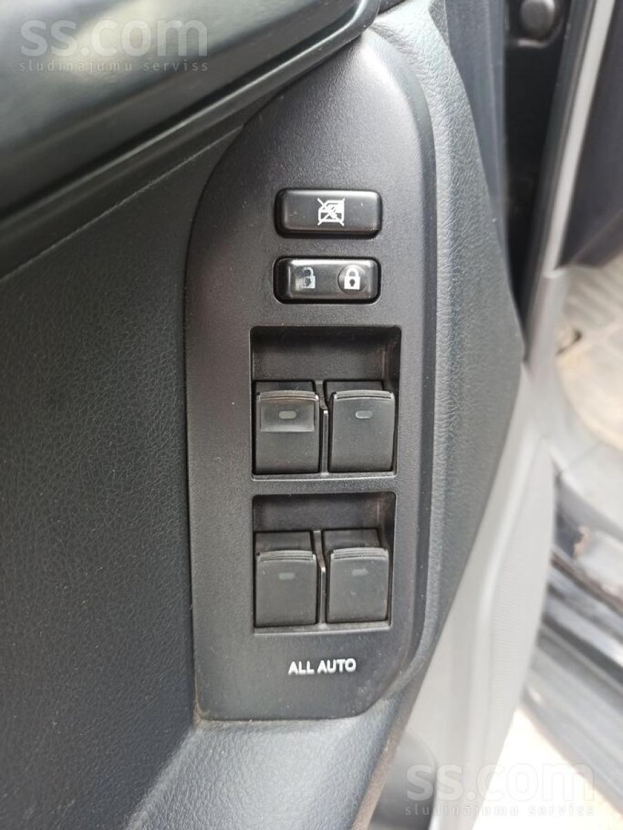 Melns Toyota Land Cruiser 2011 Daugavpils, ar dzinēja tilpumu 3.00 L un nobraukumu 0 tūkst. km par 18200 €, foto 19 vietnē AUTOMOTO.COM.LV