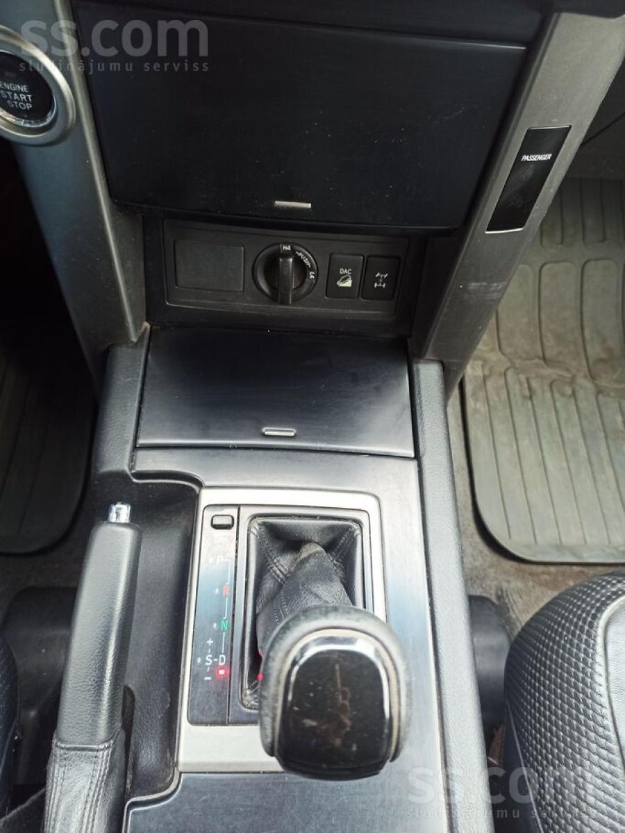 Melns Toyota Land Cruiser 2011 Daugavpils, ar dzinēja tilpumu 3.00 L un nobraukumu 0 tūkst. km par 18200 €, foto 24 vietnē AUTOMOTO.COM.LV