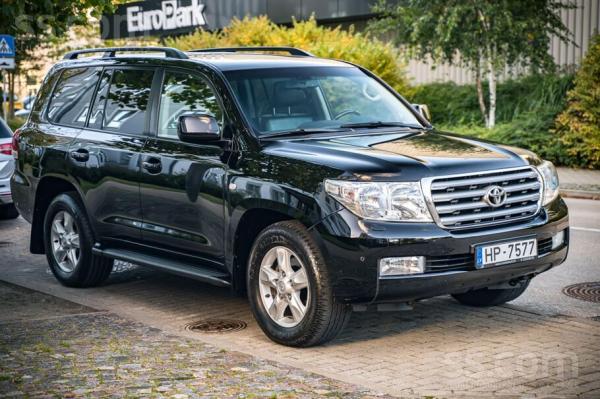 Black Toyota Land Cruiser 2011 in Riga, with an engine capacity of 4.50 L and mileage of 0 thousand km for 26499 €, photo 4 on AUTOMOTO.COM.LV