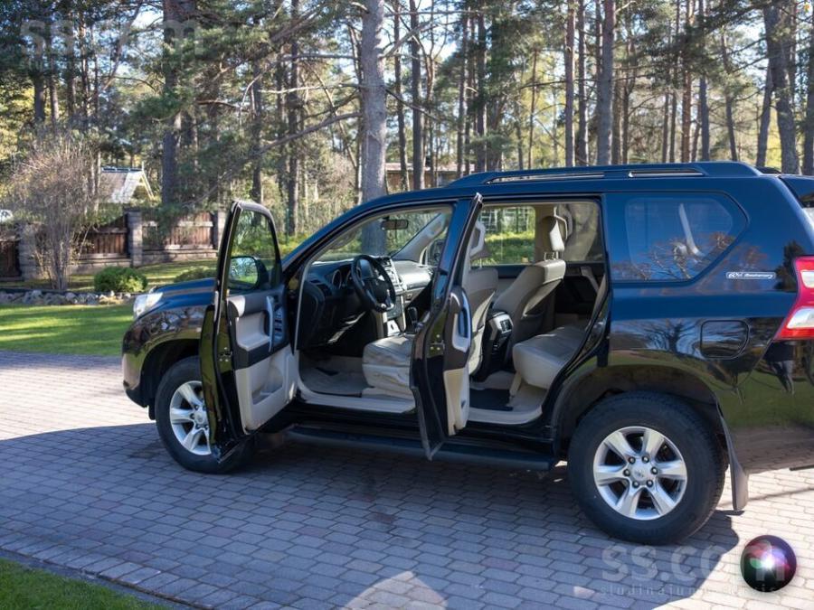 Black Toyota Land Cruiser 2012 in Riga, with an engine capacity of 3.00 L and mileage of 0 thousand km for 19900 €, photo 2 on AUTOMOTO.COM.LV