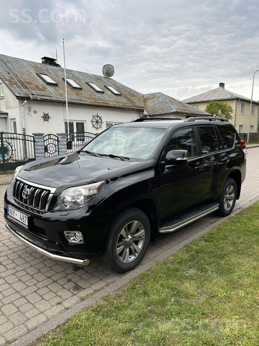 Black Toyota Land Cruiser 2012 in Riga, with an engine capacity of 3.00 L and mileage of 196 thousand km for 10200 €, photo 3 on AUTOMOTO.COM.LV