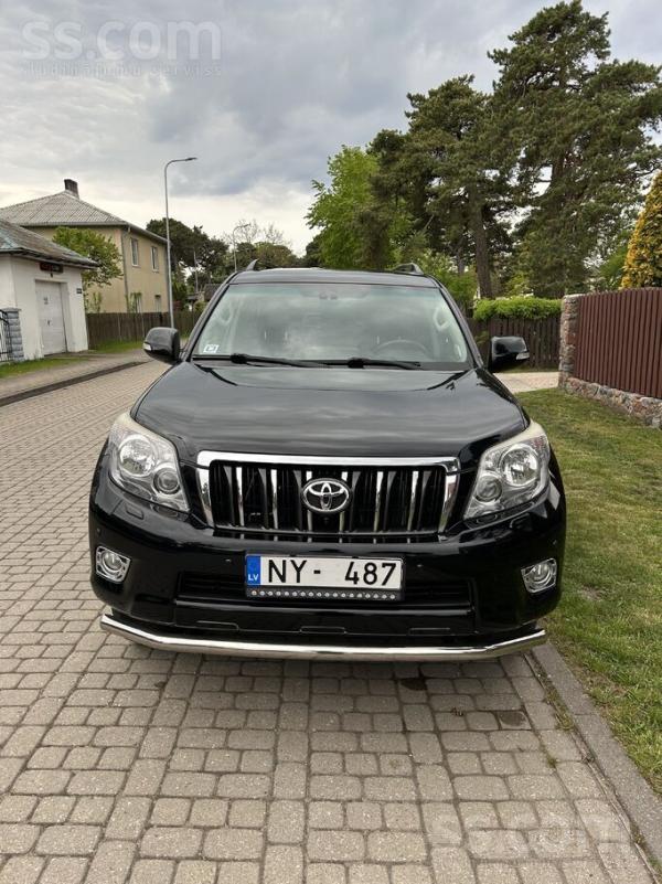 Black Toyota Land Cruiser 2012 in Riga, with an engine capacity of 3.00 L and mileage of 196 thousand km for 10200 €, photo 4 on AUTOMOTO.COM.LV