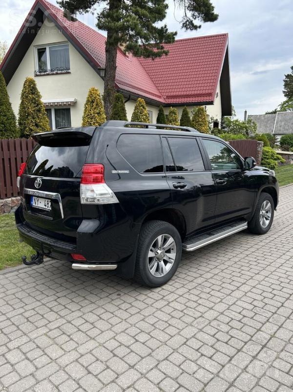 Black Toyota Land Cruiser 2012 in Riga, with an engine capacity of 3.00 L and mileage of 196 thousand km for 10200 €, photo 6 on AUTOMOTO.COM.LV