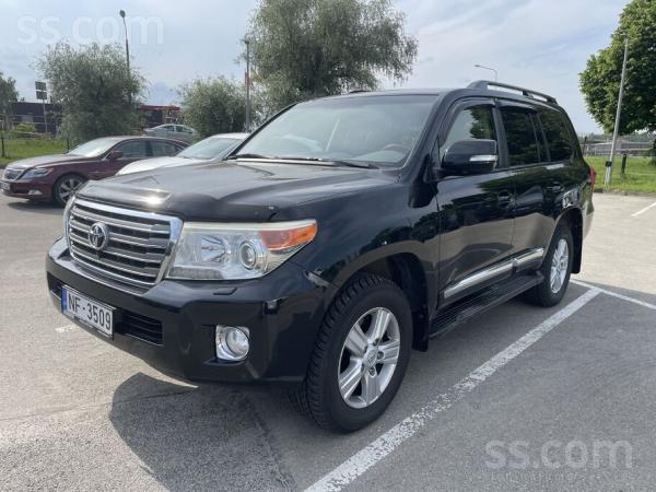 Black Toyota Land Cruiser 2012 in Riga, with an engine capacity of 4.50 L and mileage of 199 thousand km for 9299 €, photo 1 on AUTOMOTO.COM.LV