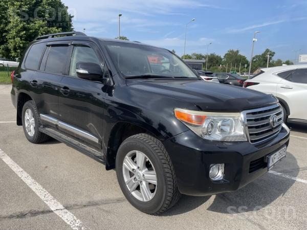Black Toyota Land Cruiser 2012 in Riga, with an engine capacity of 4.50 L and mileage of 199 thousand km for 9299 €, photo 2 on AUTOMOTO.COM.LV