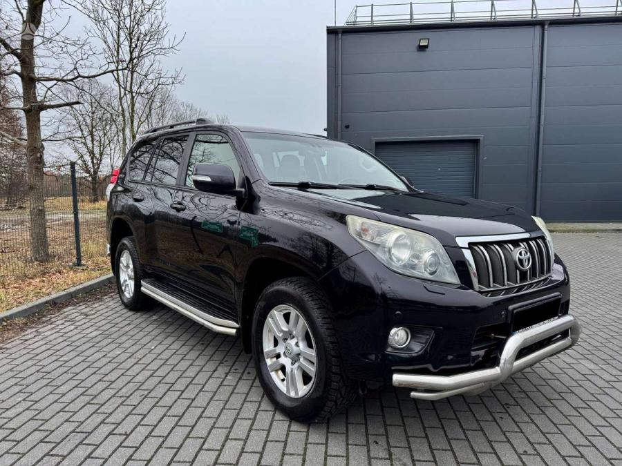 Black Toyota Land Cruiser 2012 in Kaunas, with an engine capacity of 2.98 L and mileage of 405 thousand km for 18700 €, photo 3 on AUTOMOTO.COM.LV