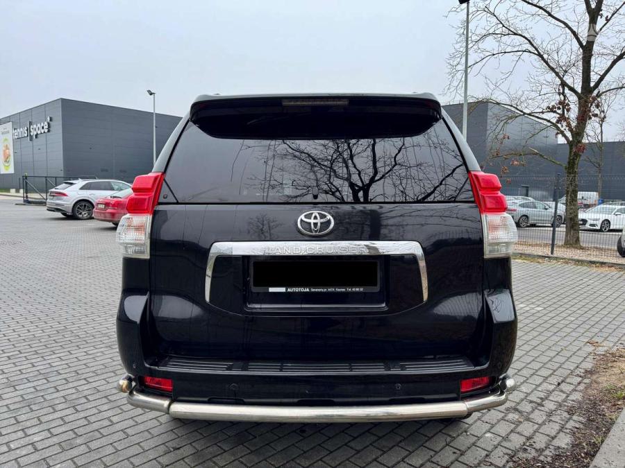 Black Toyota Land Cruiser 2012 in Kaunas, with an engine capacity of 2.98 L and mileage of 405 thousand km for 18700 €, photo 6 on AUTOMOTO.COM.LV