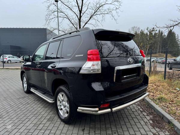 Black Toyota Land Cruiser 2012 in Kaunas, with an engine capacity of 2.98 L and mileage of 405 thousand km for 18700 €, photo 7 on AUTOMOTO.COM.LV