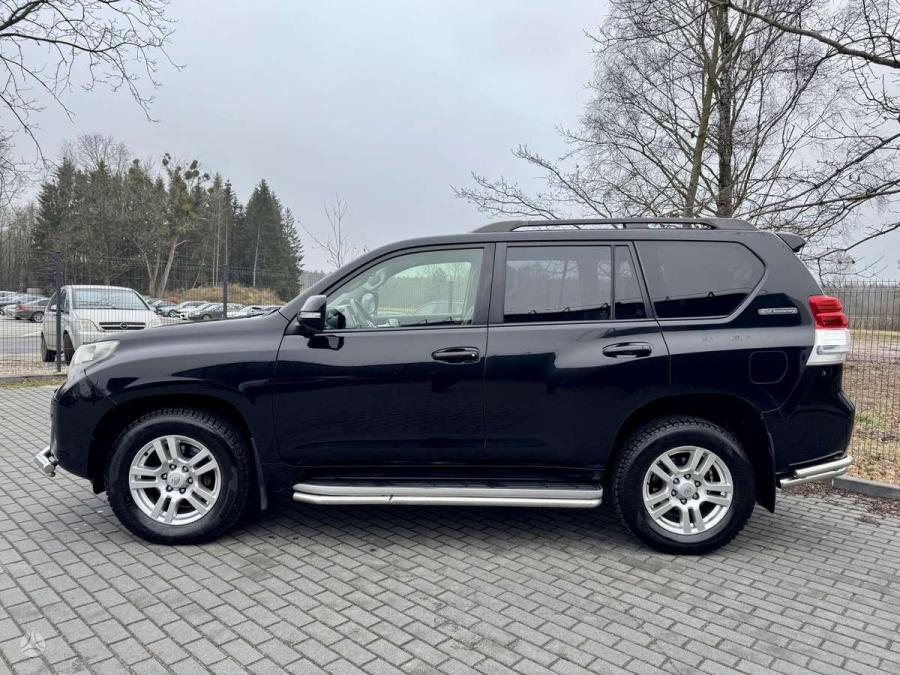 Black Toyota Land Cruiser 2012 in Kaunas, with an engine capacity of 2.98 L and mileage of 405 thousand km for 18700 €, photo 8 on AUTOMOTO.COM.LV