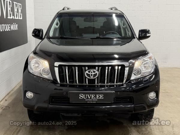 Melns Toyota Land Cruiser 2012 Tallina, ar dzinēja tilpumu 3.00 L un nobraukumu 366 tūkst. km par 22995 €, foto 2 vietnē AUTOMOTO.COM.LV