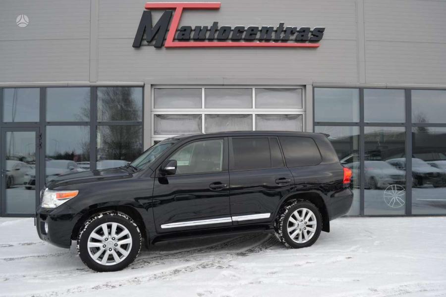 Black Toyota Land Cruiser 2012 in Vilnius, with an engine capacity of 4.46 L and mileage of 211 thousand km for 40000 €, photo 1 on AUTOMOTO.COM.LV