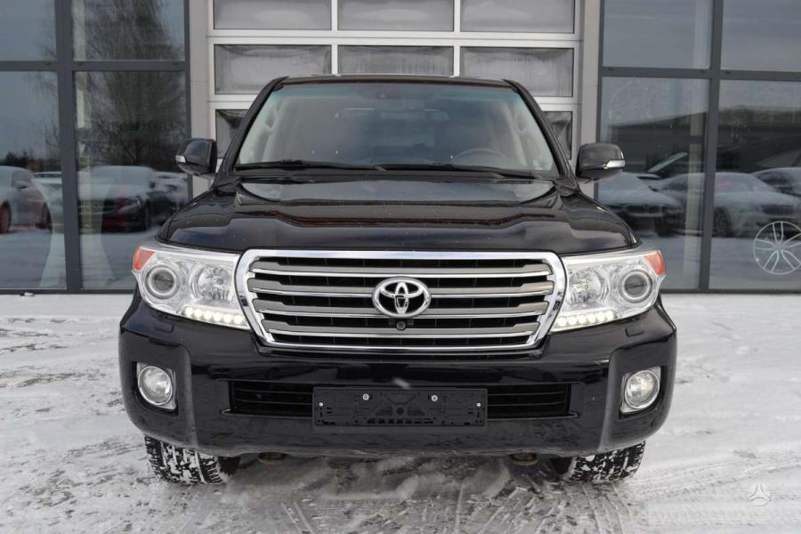 Black Toyota Land Cruiser 2012 in Vilnius, with an engine capacity of 4.46 L and mileage of 211 thousand km for 40000 €, photo 3 on AUTOMOTO.COM.LV