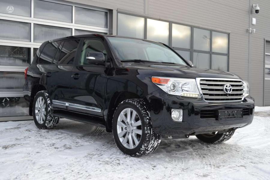 Black Toyota Land Cruiser 2012 in Vilnius, with an engine capacity of 4.46 L and mileage of 211 thousand km for 40000 €, photo 4 on AUTOMOTO.COM.LV