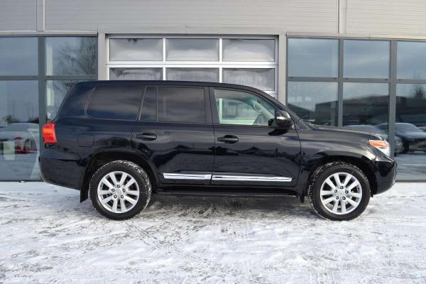 Black Toyota Land Cruiser 2012 in Vilnius, with an engine capacity of 4.46 L and mileage of 211 thousand km for 40000 €, photo 5 on AUTOMOTO.COM.LV