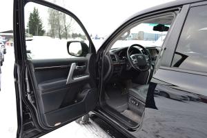 Black Toyota Land Cruiser 2012 in Vilnius, with an engine capacity of 4.46 L and mileage of 211 thousand km for 40000 €, photo 16 on AUTOMOTO.COM.LV