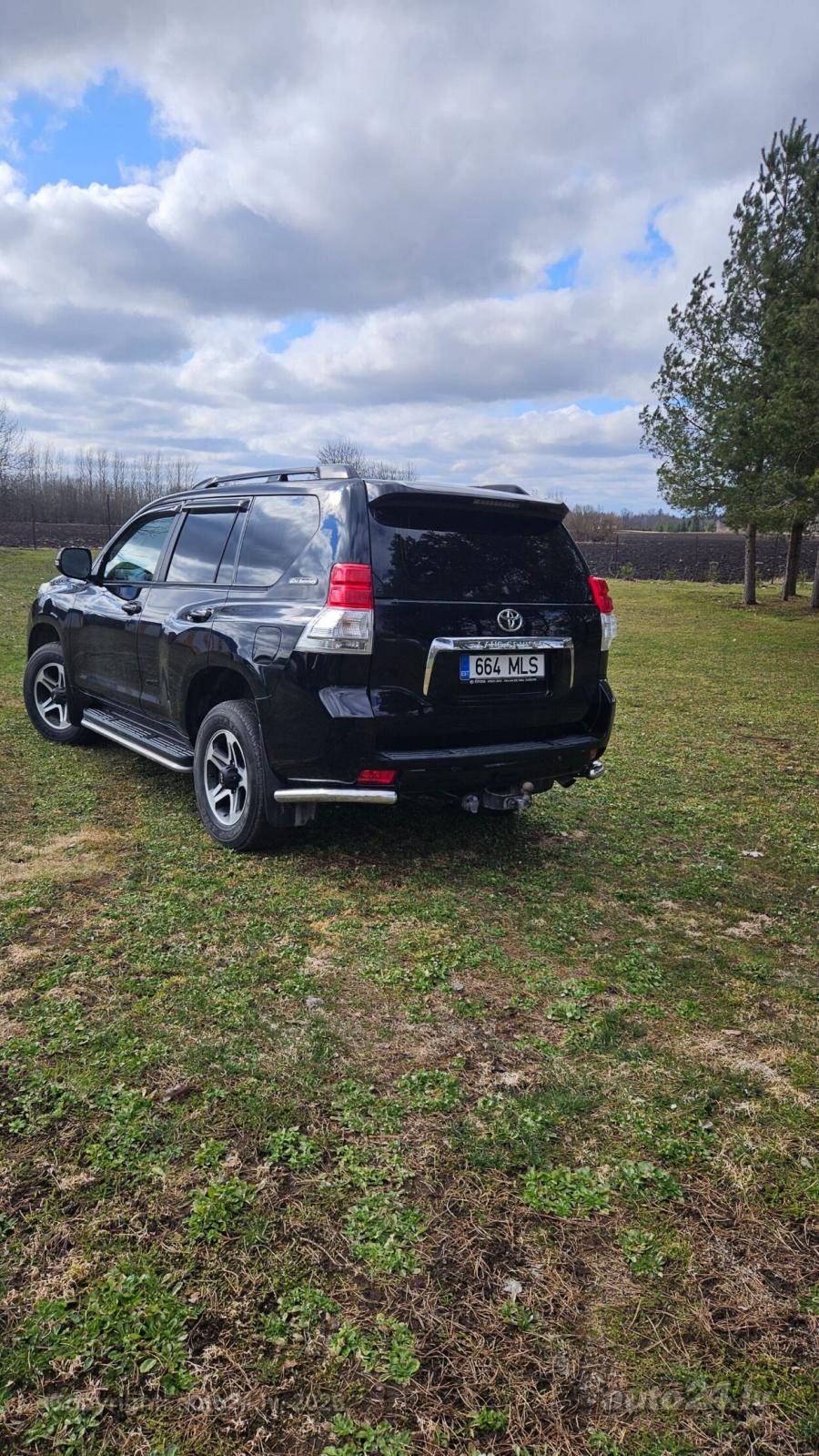 Melns Toyota Land Cruiser 2012 Rakvere, ar dzinēja tilpumu 3.00 L un nobraukumu 376 tūkst. km par 24000 €, foto 5 vietnē AUTOMOTO.COM.LV