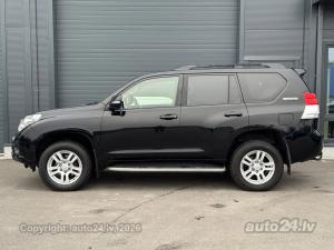 Melns Toyota Land Cruiser 2012 Tallina, ar dzinēja tilpumu 3.00 L un nobraukumu 367 tūkst. km par 19995 €, foto 4 vietnē AUTOMOTO.COM.LV
