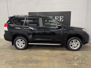 Melns Toyota Land Cruiser 2012 Tallina, ar dzinēja tilpumu 3.00 L un nobraukumu 367 tūkst. km par 19995 €, foto 9 vietnē AUTOMOTO.COM.LV