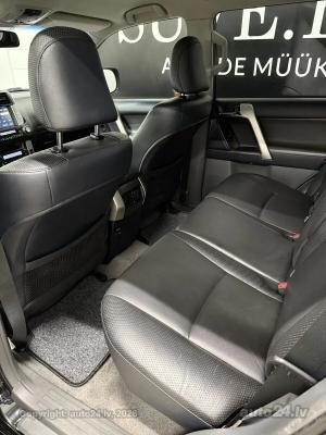 Melns Toyota Land Cruiser 2012 Tallina, ar dzinēja tilpumu 3.00 L un nobraukumu 367 tūkst. km par 19995 €, foto 12 vietnē AUTOMOTO.COM.LV