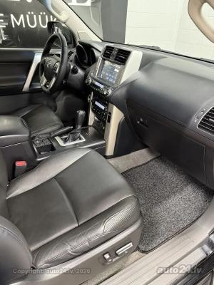 Melns Toyota Land Cruiser 2012 Tallina, ar dzinēja tilpumu 3.00 L un nobraukumu 367 tūkst. km par 19995 €, foto 14 vietnē AUTOMOTO.COM.LV