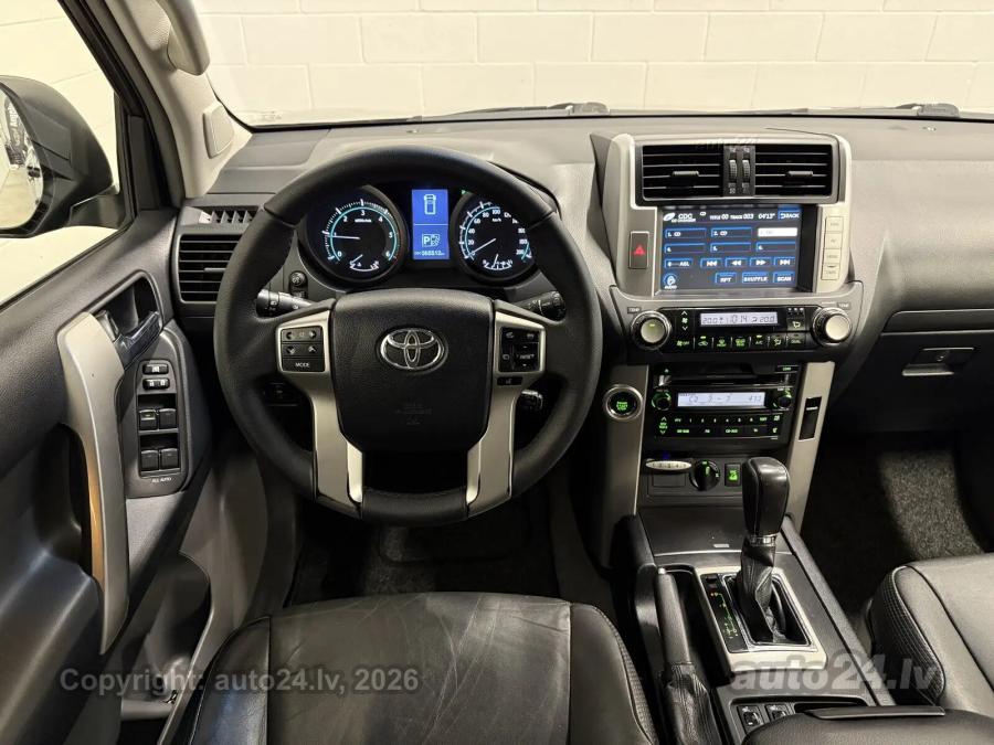 Melns Toyota Land Cruiser 2012 Tallina, ar dzinēja tilpumu 3.00 L un nobraukumu 367 tūkst. km par 19995 €, foto 15 vietnē AUTOMOTO.COM.LV