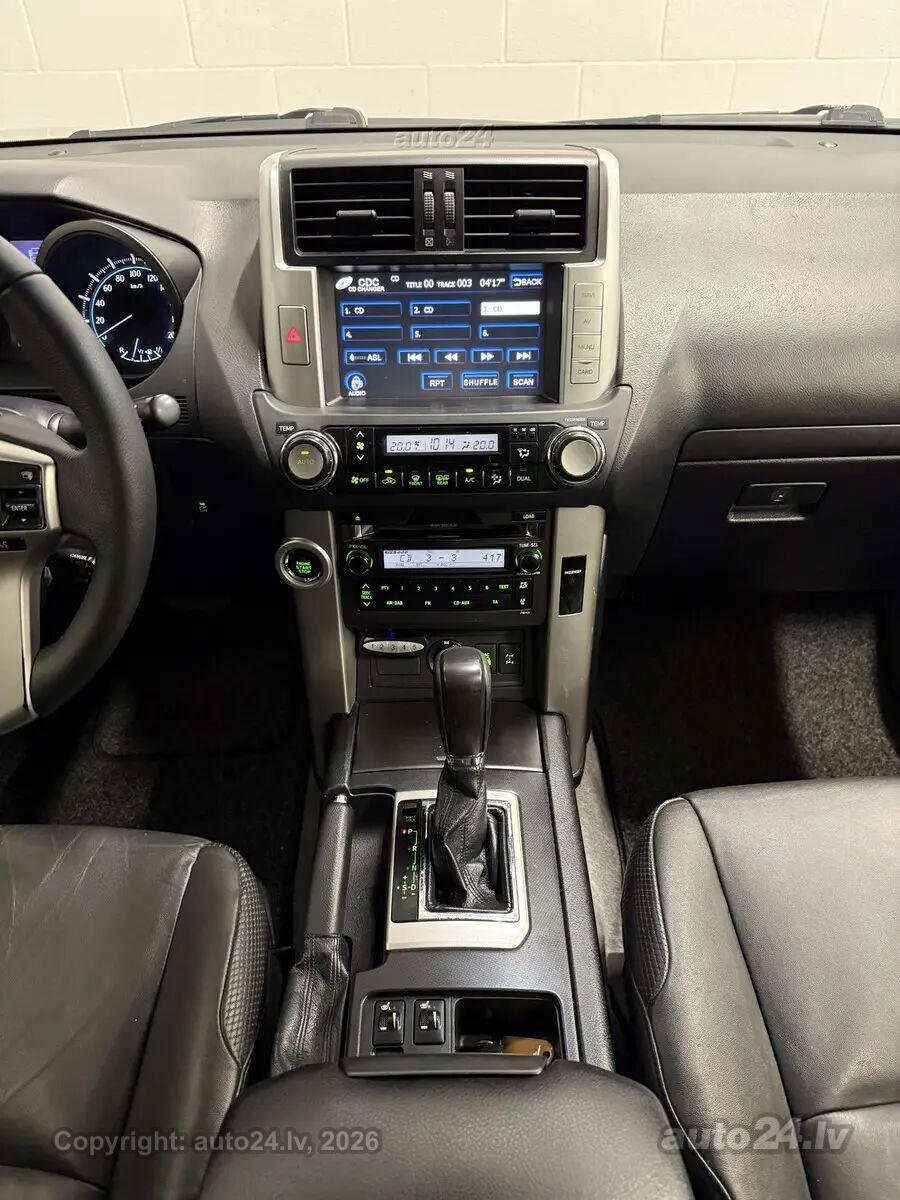 Melns Toyota Land Cruiser 2012 Tallina, ar dzinēja tilpumu 3.00 L un nobraukumu 367 tūkst. km par 19995 €, foto 17 vietnē AUTOMOTO.COM.LV