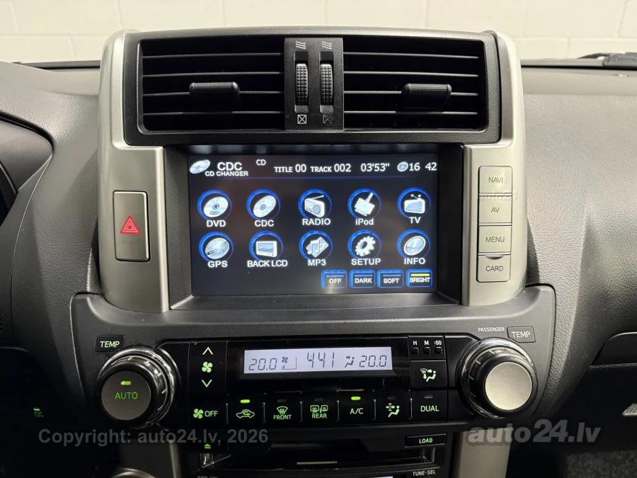 Melns Toyota Land Cruiser 2012 Tallina, ar dzinēja tilpumu 3.00 L un nobraukumu 367 tūkst. km par 19995 €, foto 18 vietnē AUTOMOTO.COM.LV