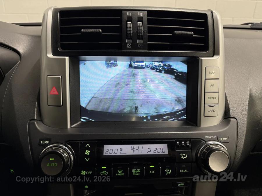 Melns Toyota Land Cruiser 2012 Tallina, ar dzinēja tilpumu 3.00 L un nobraukumu 367 tūkst. km par 19995 €, foto 19 vietnē AUTOMOTO.COM.LV